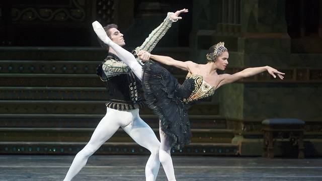 3 Romantic Ballets to See This Valentine’s Day – Studio R Ballet