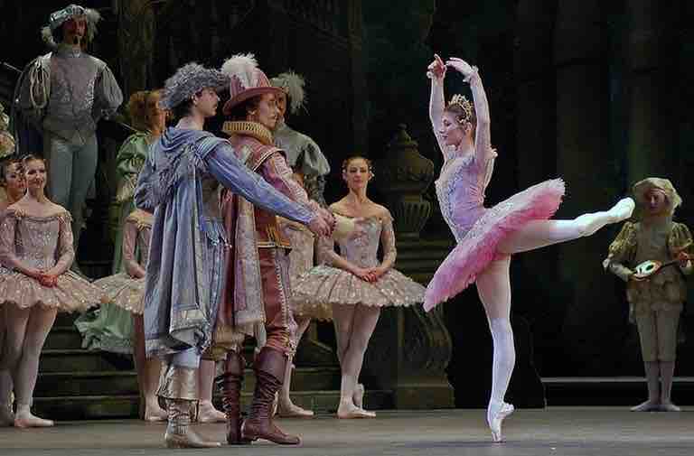 3 Romantic Ballets to See This Valentine’s Day – Studio R Ballet