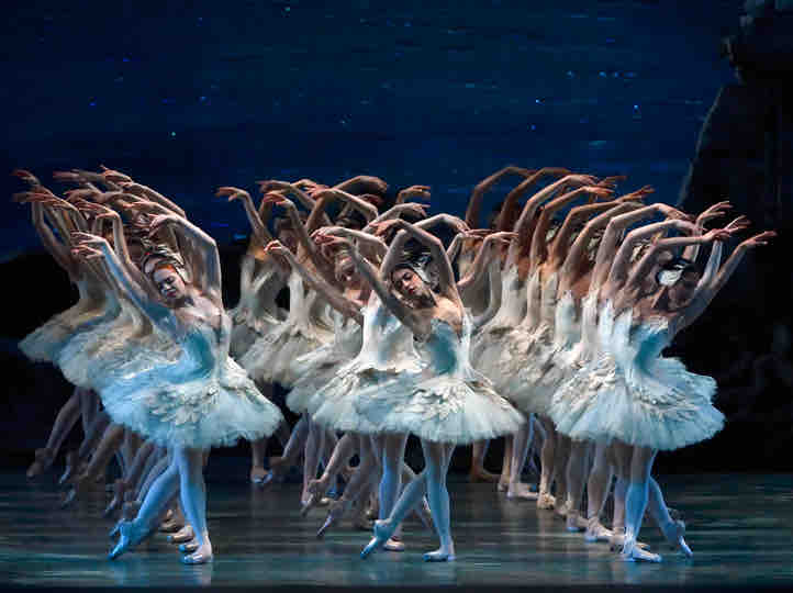 3 Romantic Ballets to See This Valentine’s Day – Studio R Ballet
